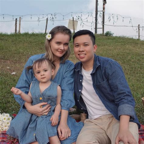 Cô gái Ukraine xinh đẹp như thiên thần đổ rầm trước chàng trai quê