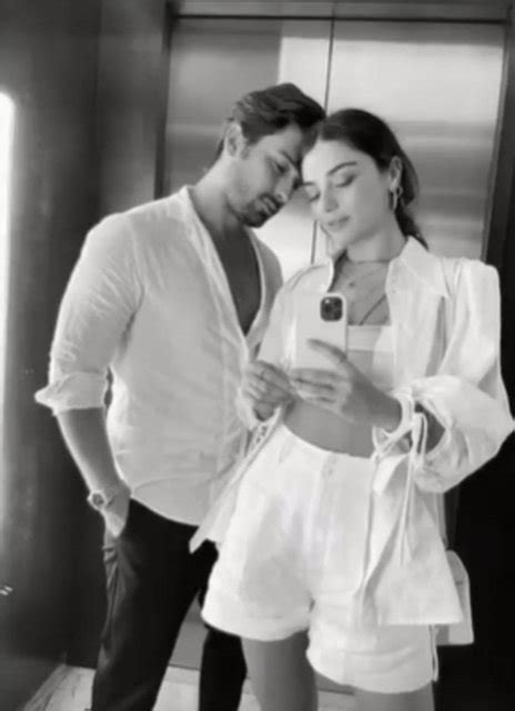 Ayça Ayşin Turan ile Alp Navruzdan Yeni Fotoğraf