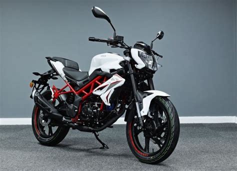 Sport Naked Benelli BN125 Performanya Beda Tipis Dari Kawasaki KLX150