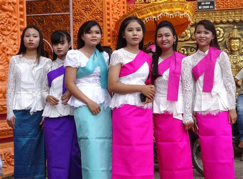 Nét văn hoá qua trang phục truyền thống của phụ nữ Khmer