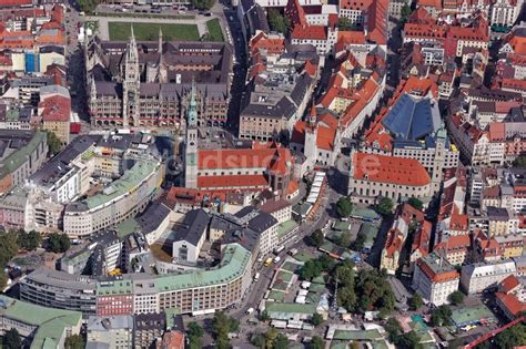 München aus der Vogelperspektive Marienplatz Rathaus Kirchen