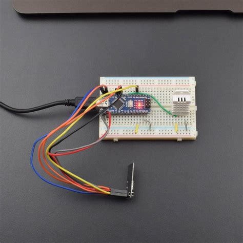 make a wireless weather station using dht22 sensor nrf24lo1 module and rees52