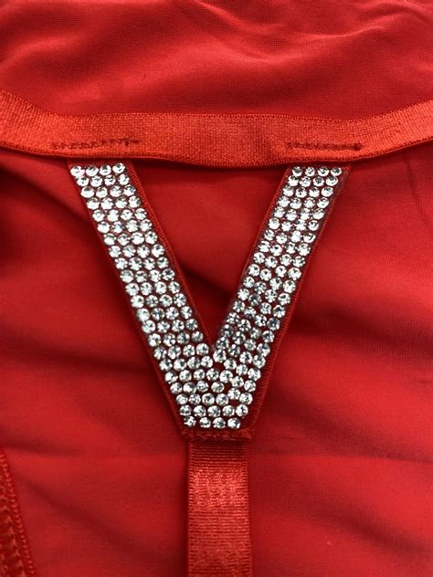 Tanga Negra Y Roja En V