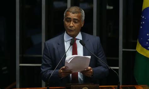 Aos 57 anos o ex jogador Romário é internado às pressas Aqui Notícias