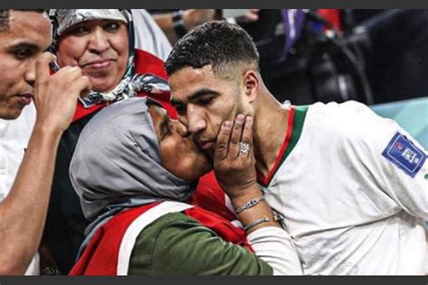 Hakimi celebró con su madre el pase a cuartos de final