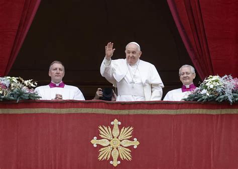 El papa celebra la misa del gallo con el corazón en Belén donde