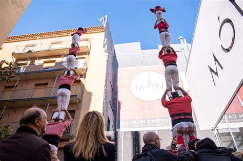 La plaça del Museu Casteller de Catalunya rep el nom de Plaça Pere