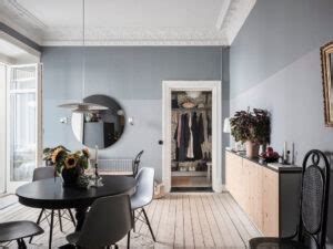 A Dark Green Painted Ceiling In An Art Filled Apartment The Nordroom