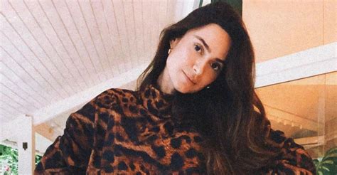 Grávida Thaila Ayala encanta a web ao exibir o barrigão