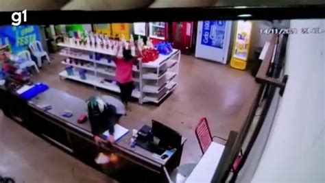 V Deo C Meras De Seguran A Registram Momento Em Que Comerciante