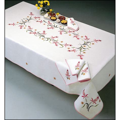 Nappe à broder ronde imprimée Charlotte Margot de Paris