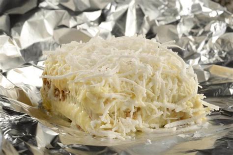 Bolo gelado de coco molhadinho para fazer embrulhadinho no papel alumínio