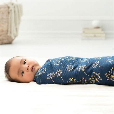 Lange pour bébé à quoi ça sert Enfant Magazine