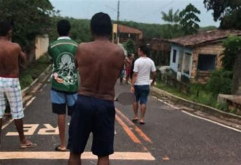 Homem é esquartejado e partes do corpo são espalhadas por vila rural no