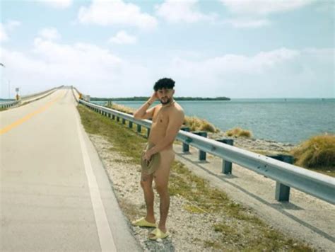 Bad Bunny Al Desnudo El Cantante Lanza Nuevo Disco Y El Primer