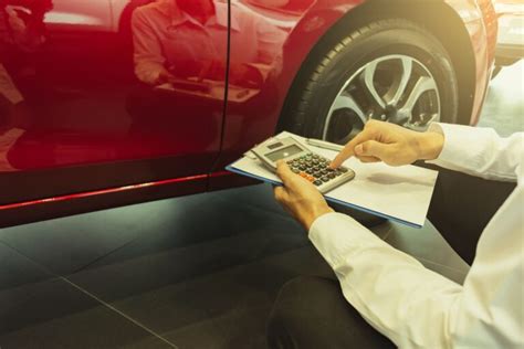 Cómo cumplir los requisitos para ser perito de coches guía completa