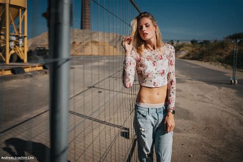 Women Model Blonde Freckles White Tops Belly Lilith Tr N Innie