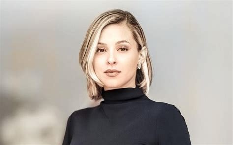 Mariana Rodríguez y cómo combinar un mini vestido en invierno CHIC