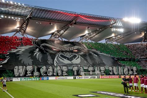 Legia Warszawa znowu ukarana przez UEFA Kosztowna kara poszło nie