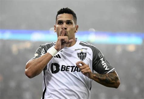 Paulinho responde críticas da torcida do Atlético MG após se declarar