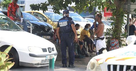 Saint Leu La Police Veille Au Respect Du Couvre Feu Et Des Gestes