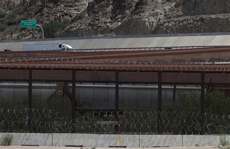 Autoridades De Texas Retiran Controversial Alambrada De Navajas En Frontera