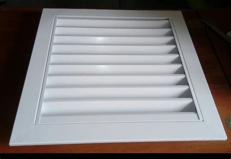 Servis C Villegas Rejillas de Ventilación Galvanizada 30x30cm