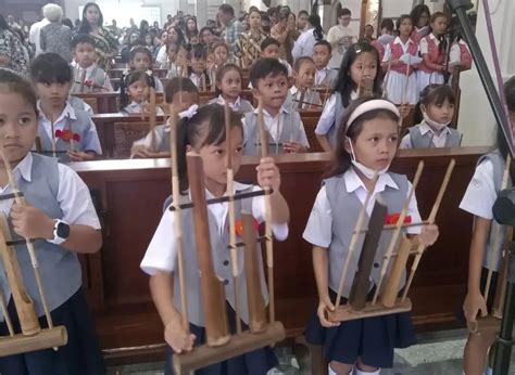 Murid TK SD Kanisius Serengan Surakarta Gelar Angklung Pujian Di Hari