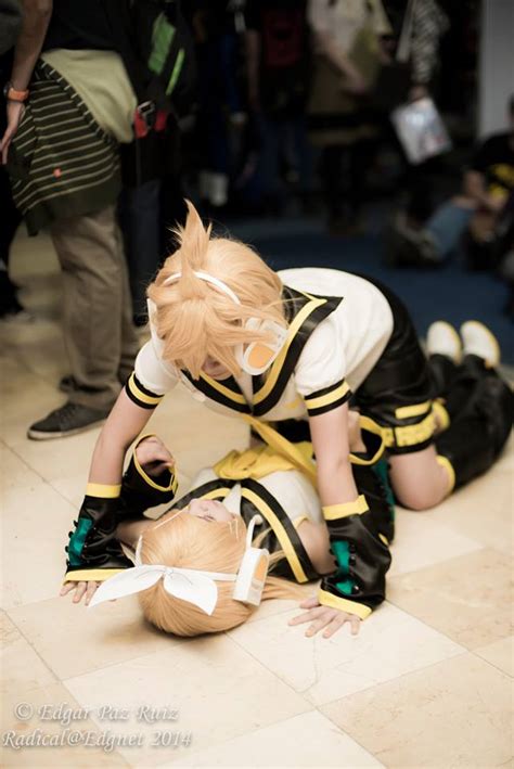 Rin Y Len Kagamine Cosplay By Gemeliwiiskiwii On Deviantart