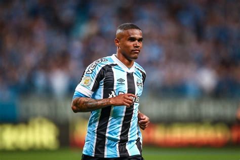 Grêmio e Douglas Costa acertam rescisão de contrato jogador deve ser
