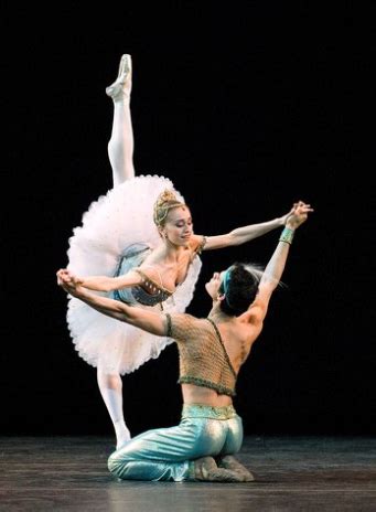 Le Corsaire Pas De Deux Marianela Nunez And Thiago Soares Photo