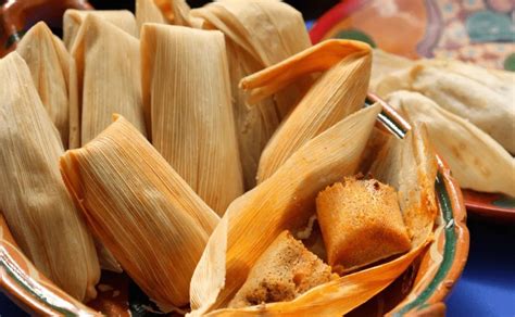 Conoce cómo se acomodan los tamales en la olla vaporera
