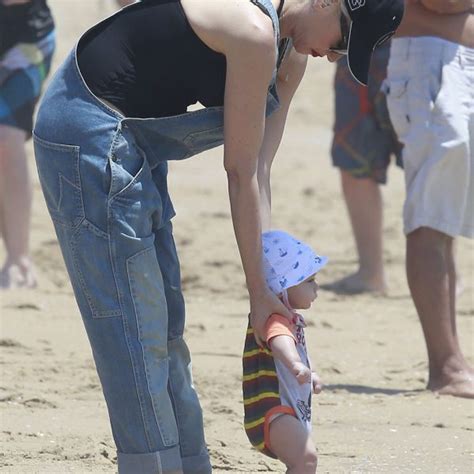 Gwen Stefani y su hijo Apollo en Newport Beach Los trece años de