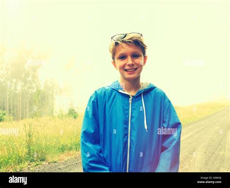 Tween Junge Fotos Und Bildmaterial In Hoher Auflösung Alamy