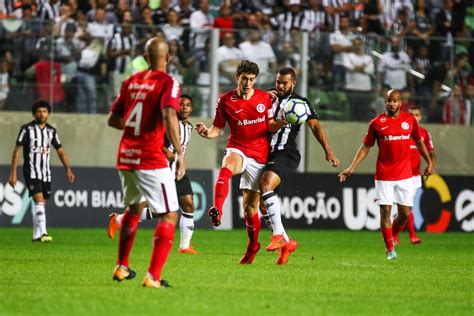 Inter vence o apagado Galo no Independência e segue na cola dos líderes