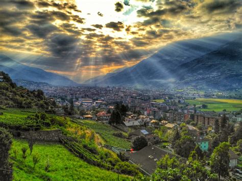 Sei Domande Sul Futuro Di Aosta Al Via Unindagine Web Aostasera