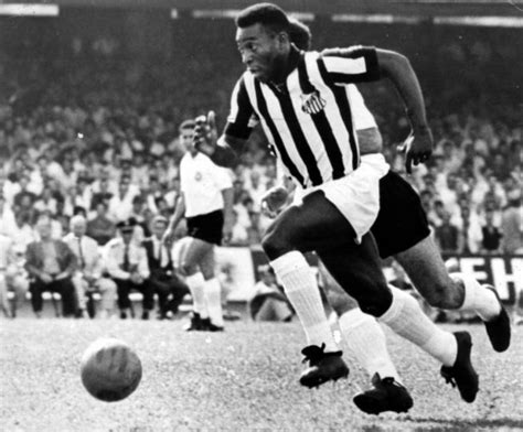 Os 11 Jogadores De Futebol Mais Famosos De Todos Os Tempos EBiografia