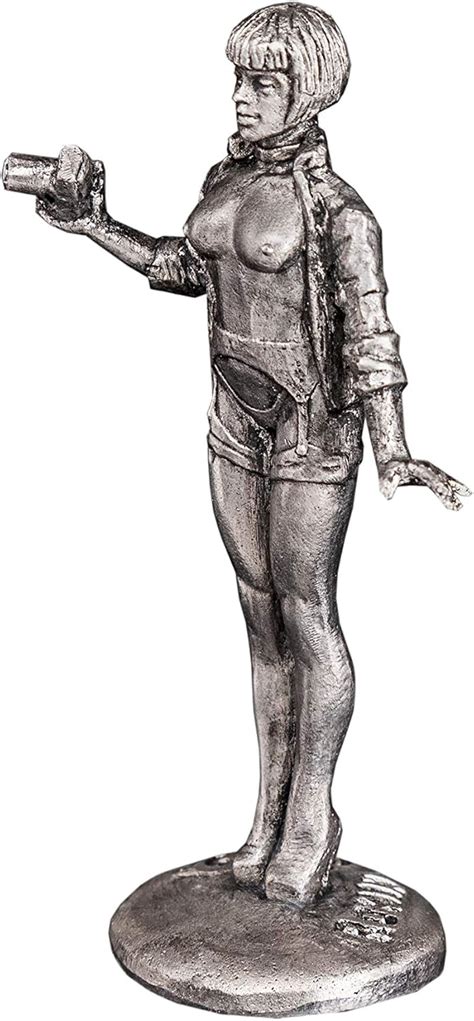 Amazon Ronin Miniatures Photographer Girl Erotic Metal