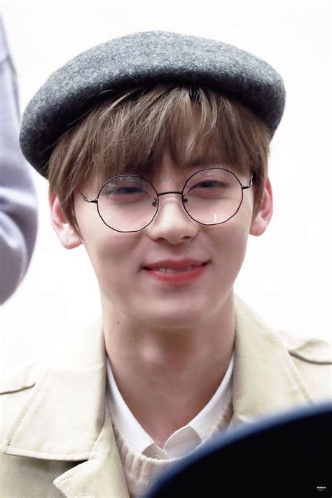Pin By Vvanillaletyy On Wanna One X W Bles Nu Est Minhyun Boy Idols