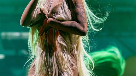Ice Spice Doja Cat Flash Their Nude Boobs Photos Onlyfans