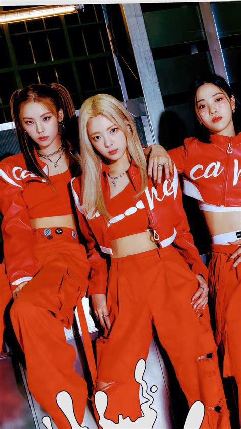 ITZY Kpop 있지 Korean Girl Group K pop Girls CAKE Yeji Lia