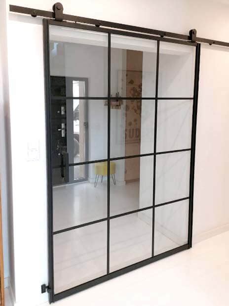 Drzwi loftowe białe przesuwne w domu Glass Designer Majster Szklarz
