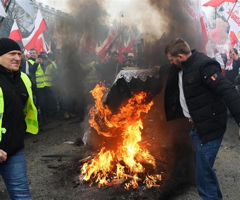 Protest rolników w Warszawie Blokada dróg gdzie są utrudnienia