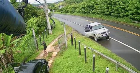 VÍDEO POLICIAL REAGE A TENTATIVA DE ASSALTO E TROCA TIROS