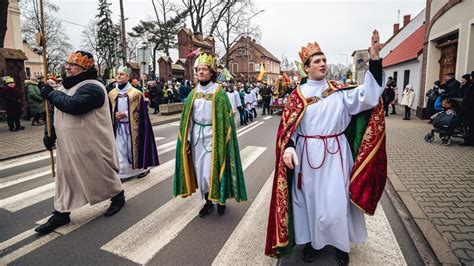 Orszak Trzech Króli w Krobi 2024 Parafia św Mikołaja w Krobi