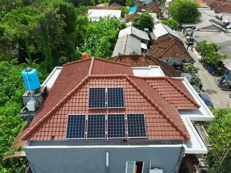 Panel Surya Di Atap Rumahku Solusi Ramah Lingkungan