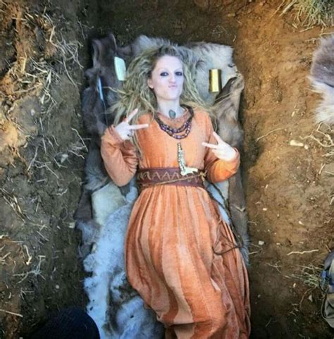 Helga Behind The Scene Vikingos Vikingos Ragnar Series Y Peliculas