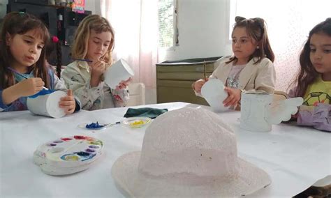 Escuela de Estética muestra institucional e inscripción 2023 Central