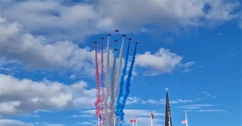 Footage Shows Incredible Red Arrows Flypast In Edinburgh As Part Of
