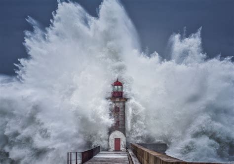 La Niña ondas gigantes surfistas e naufrágios Tudo em um só lugar